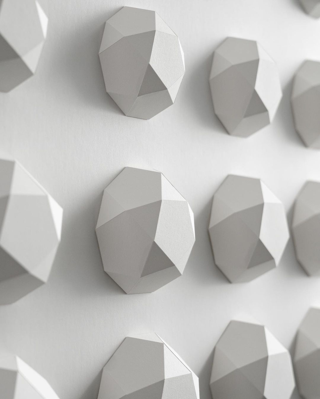 Artist Zai Divecha Brings Illusion of Movement to Life in Monochromatic ...