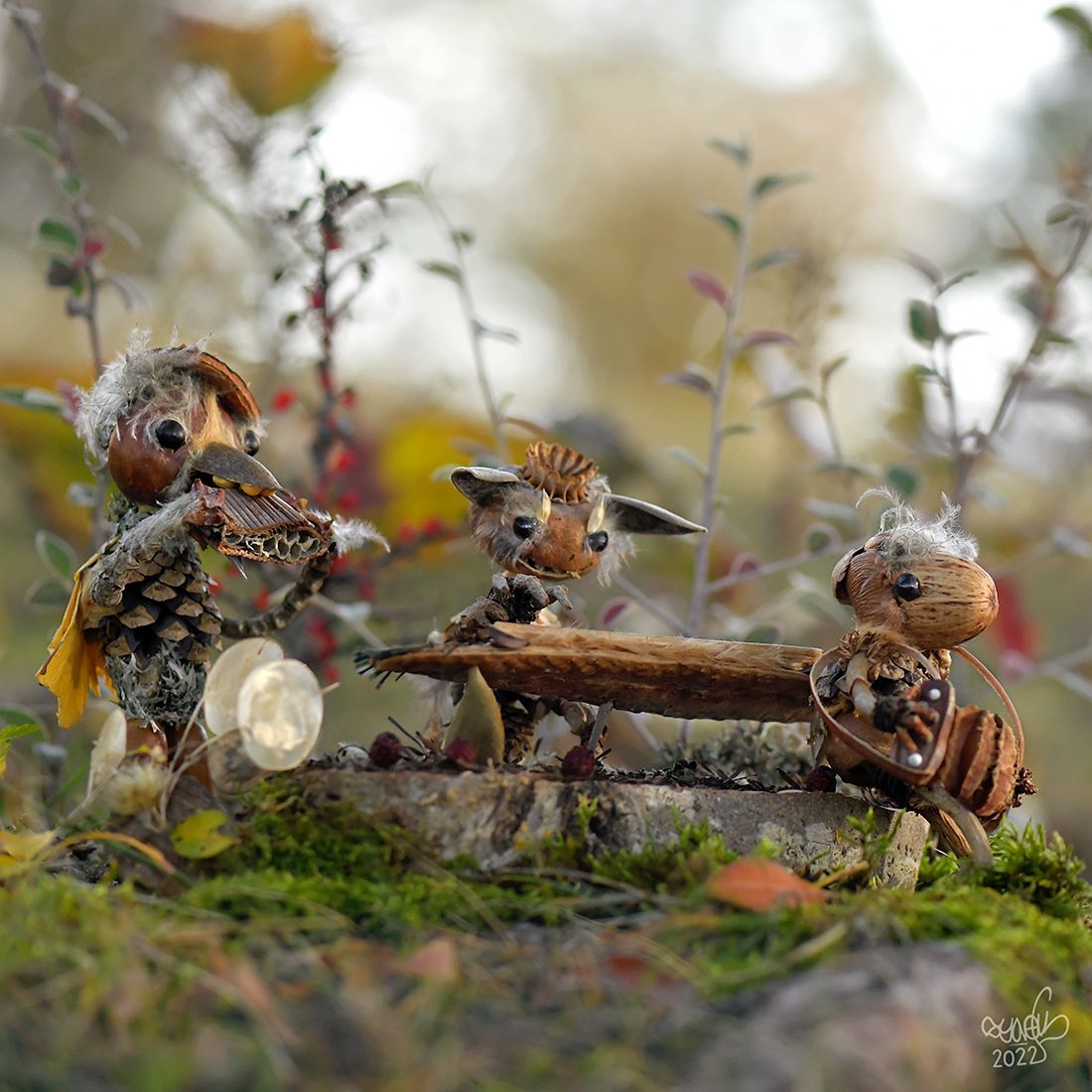 This Artist Crafts Tiny Forest Creatures from Natural Elements » Design ...