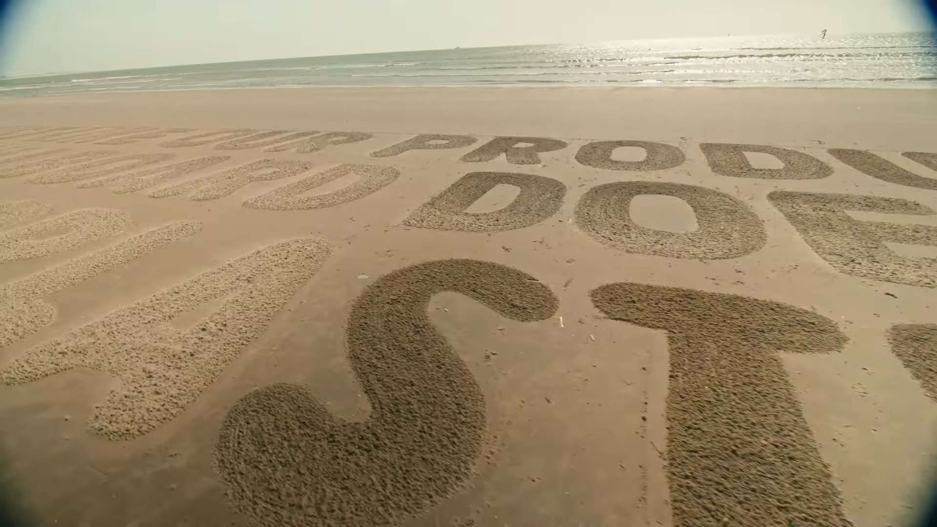 The Sand Masterpiece: A 1200 m2 Billboard Crafted by Tim Hoekstra ...