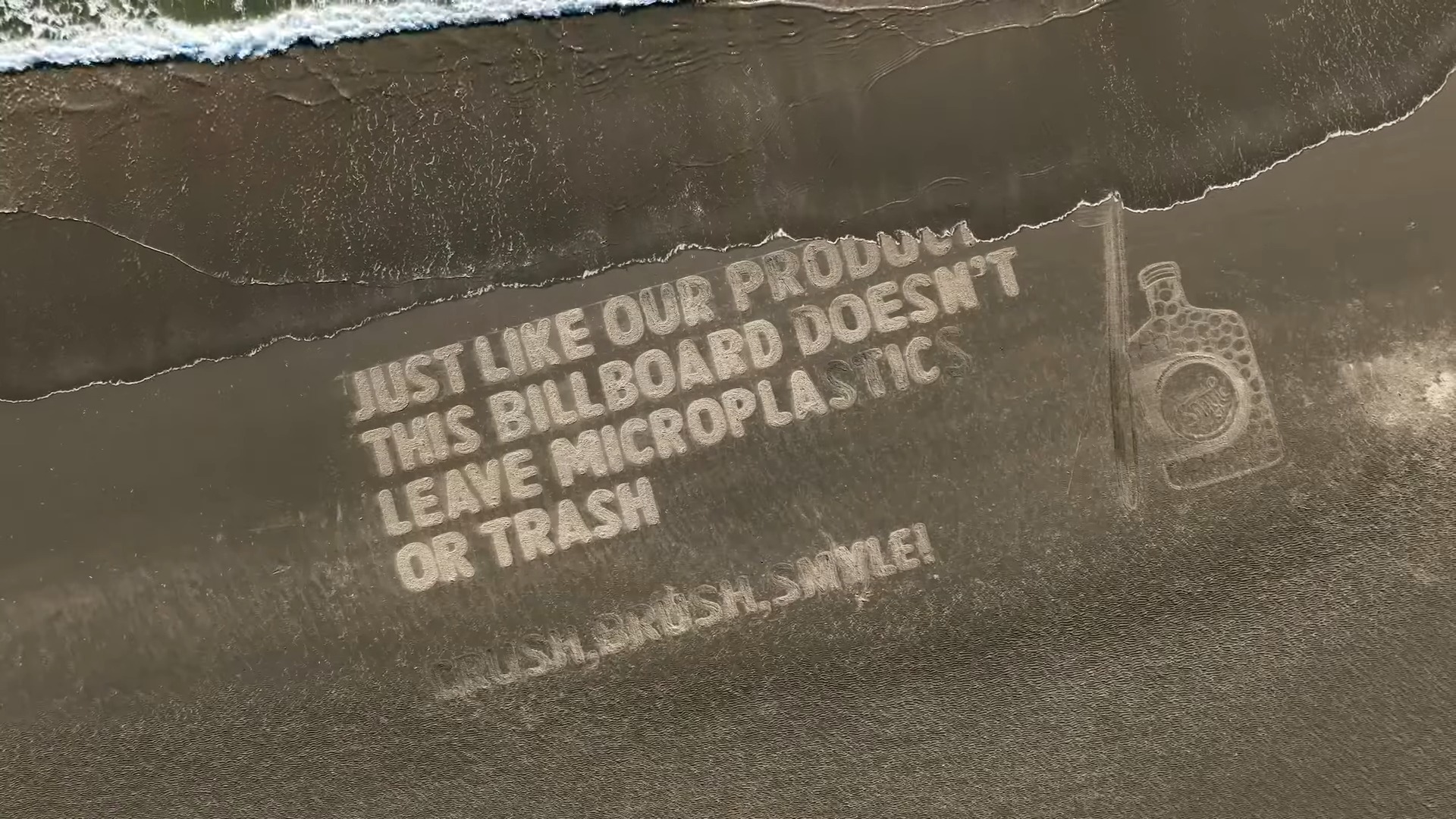 The Sand Masterpiece: A 1200 m2 Billboard Crafted by Tim Hoekstra ...