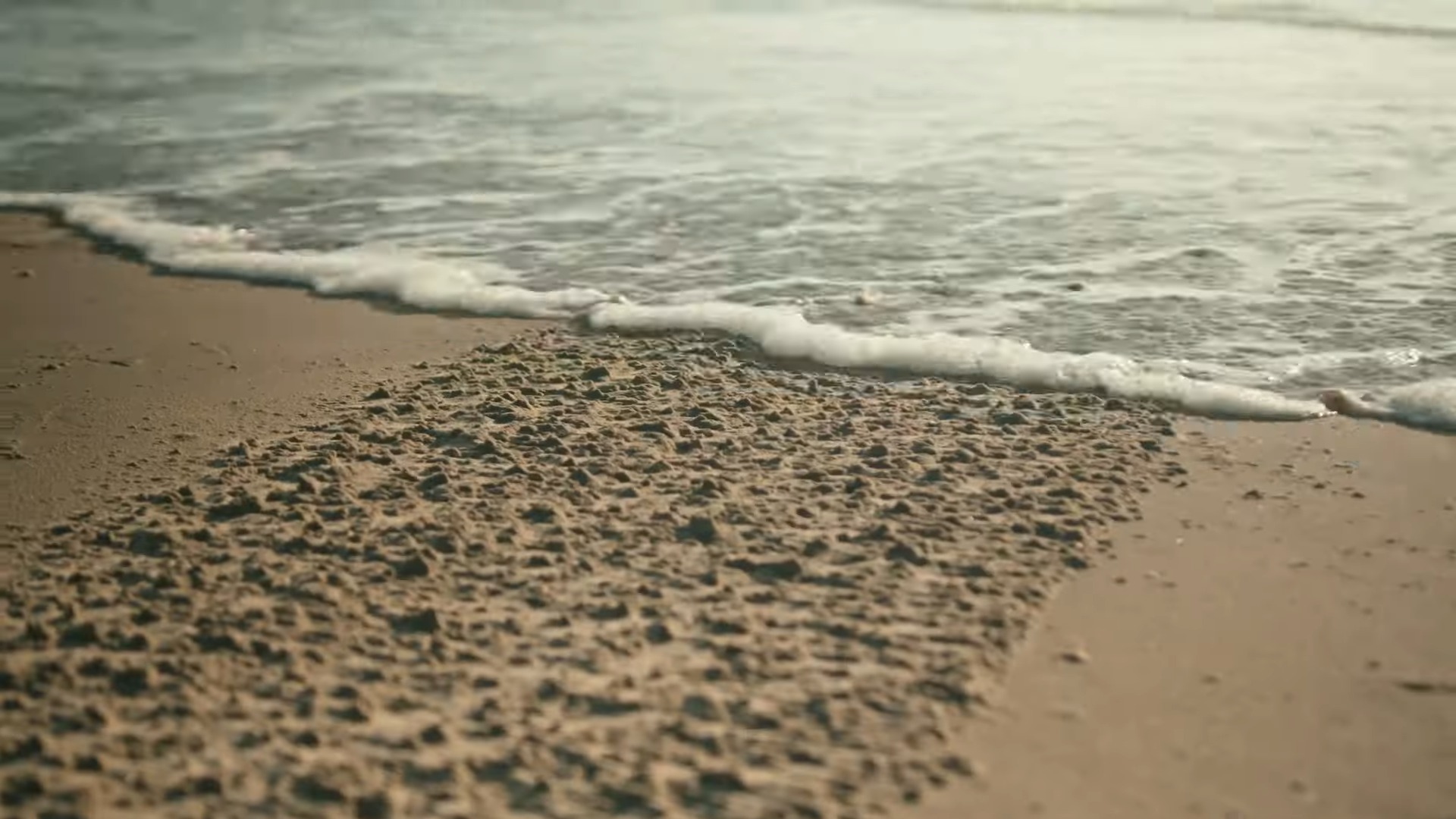 The Sand Masterpiece: A 1200 m2 Billboard Crafted by Tim Hoekstra ...