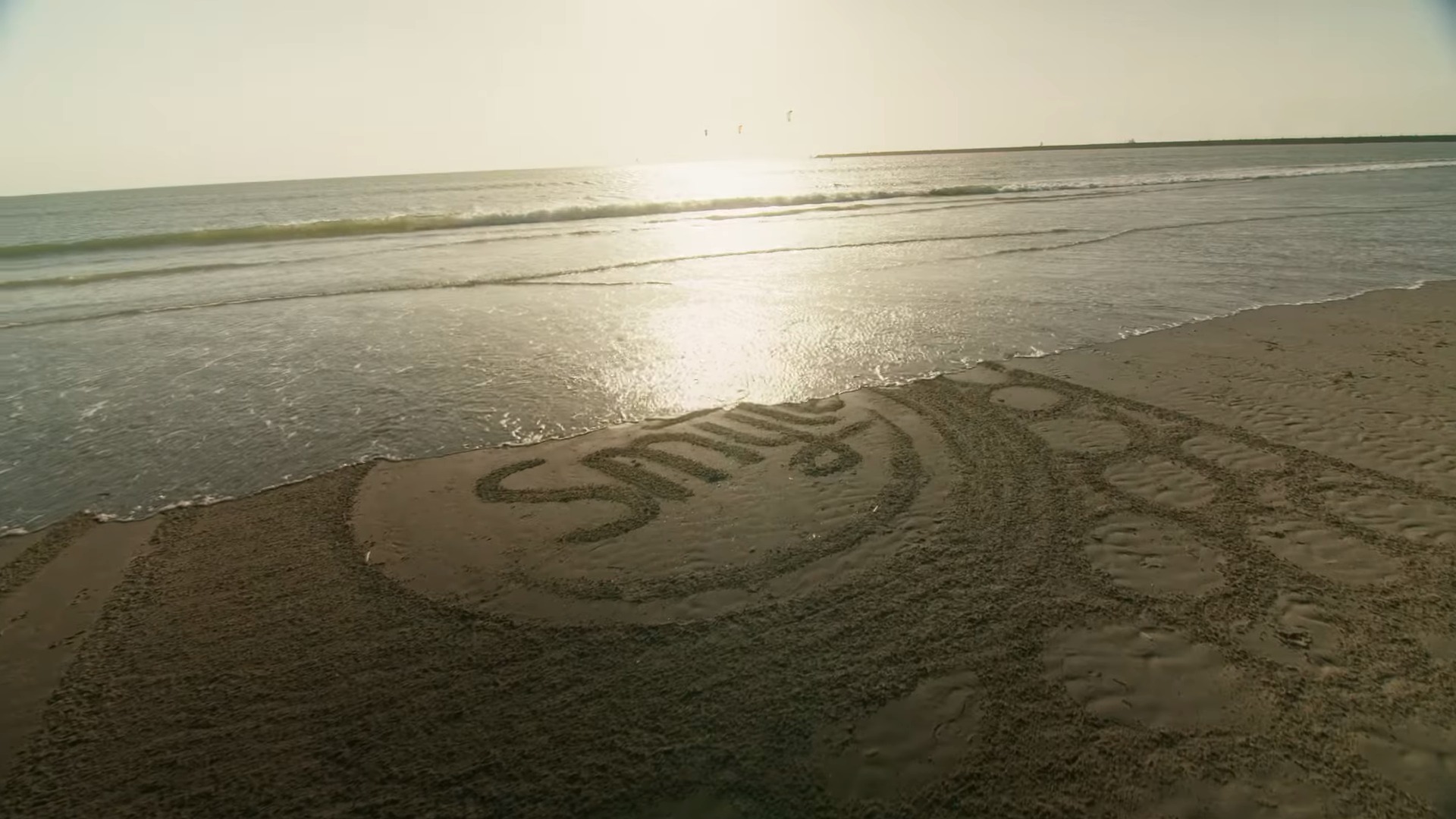 The Sand Masterpiece: A 1200 m2 Billboard Crafted by Tim Hoekstra ...
