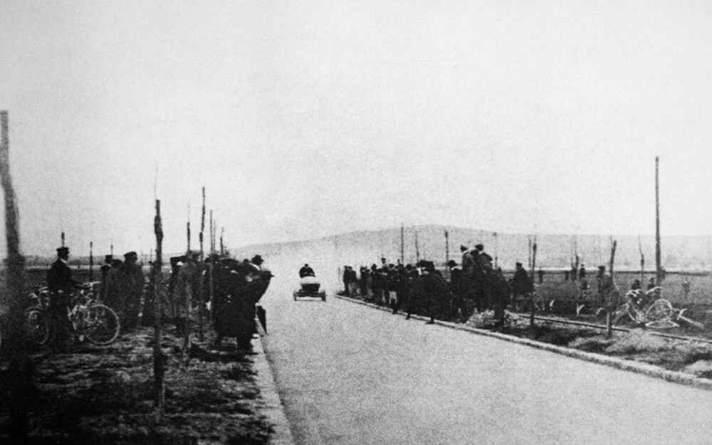 The Never Contented: The Pioneering Speed of La Jamais Contente ...