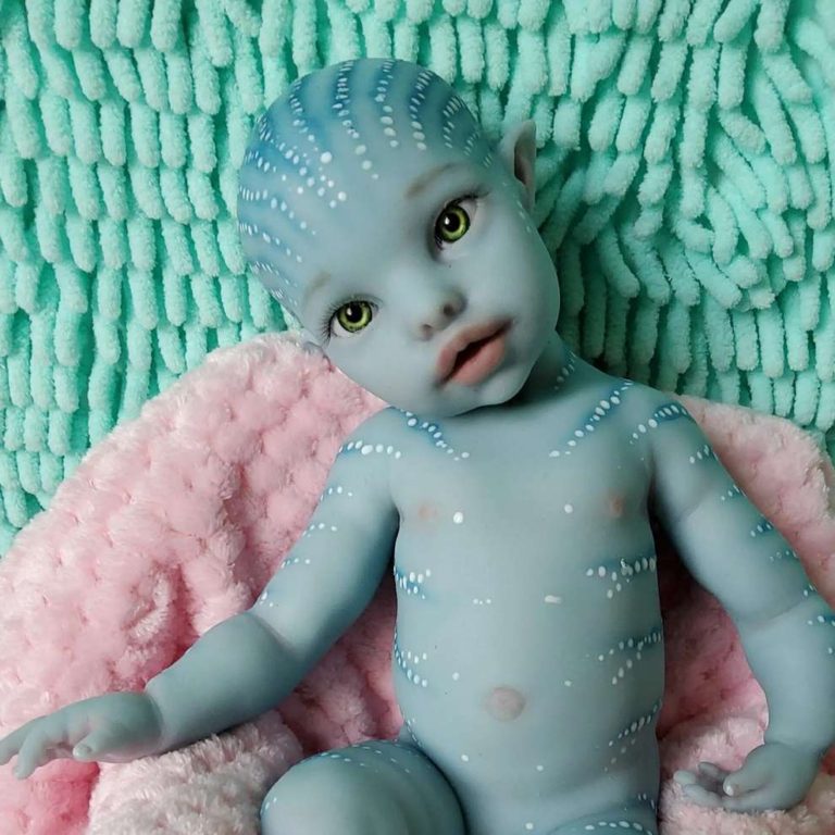 This Artist Creates Unique Silicone Alien Baby-Dolls, And They Are ...