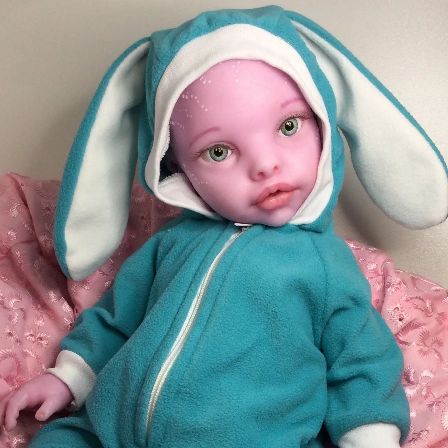 This Artist Creates Unique Silicone Alien Baby-Dolls, And They Are ...