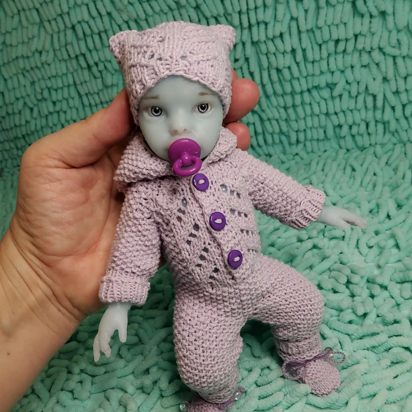 This Artist Creates Unique Silicone Alien Baby-Dolls, And They Are ...