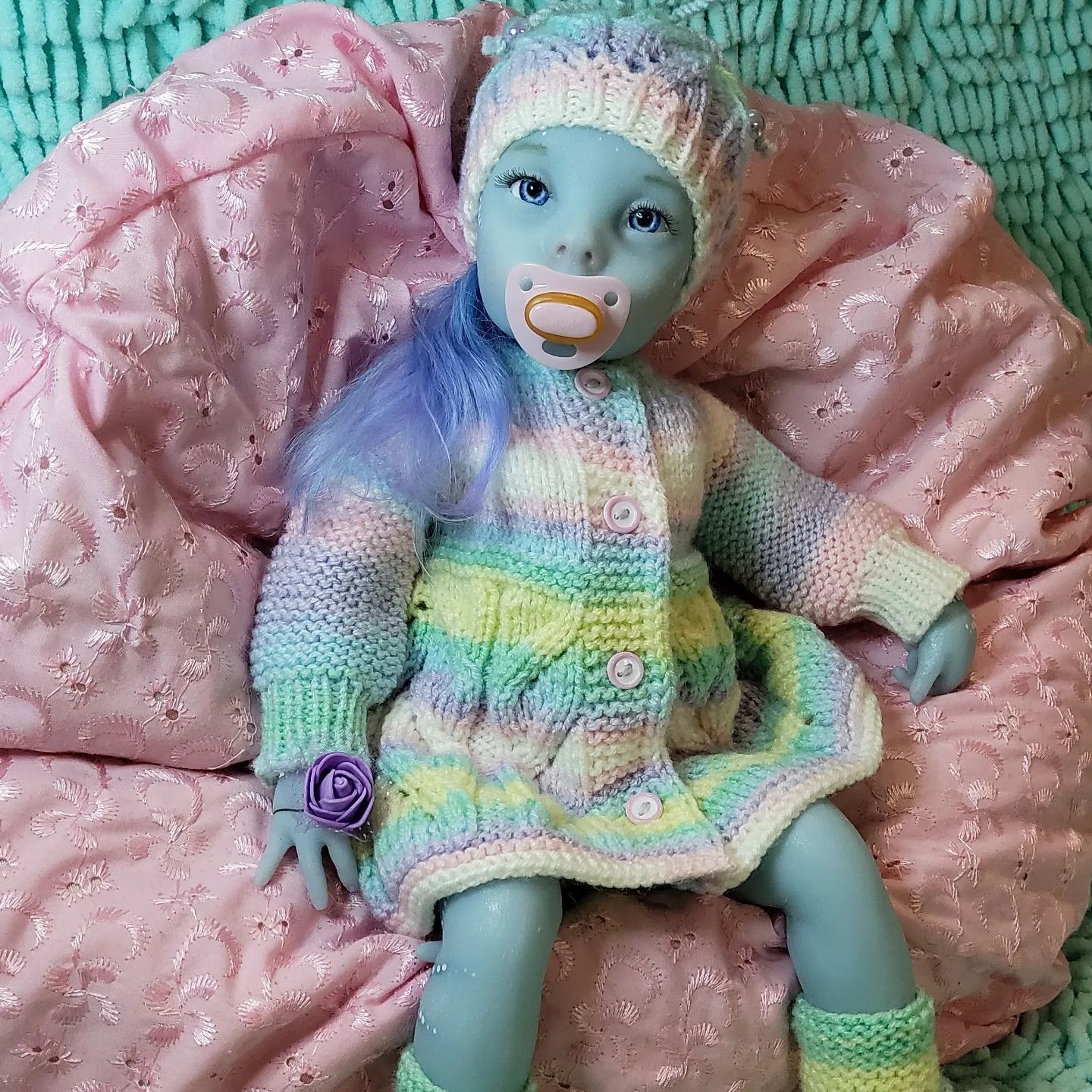 This Artist Creates Unique Silicone Alien Baby-Dolls, And They Are ...