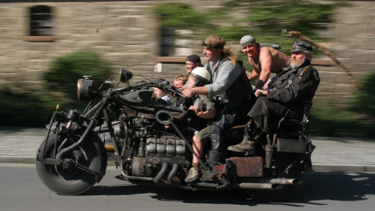 “Panzerbike”: German Mechanics Create World’s Largest Motorcycle ...