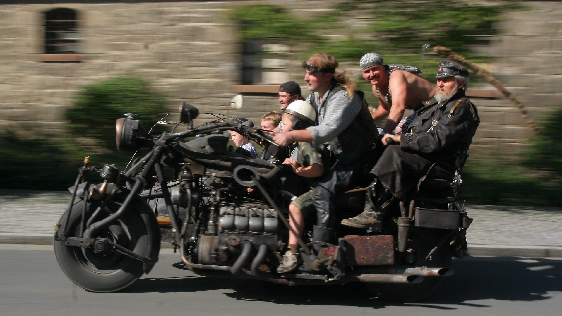 “Panzerbike”: German Mechanics Create World’s Largest Motorcycle ...