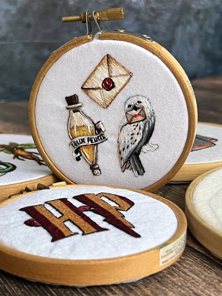 Artist Couple Creates Amazing Embroidery Harry Potter-themes ...