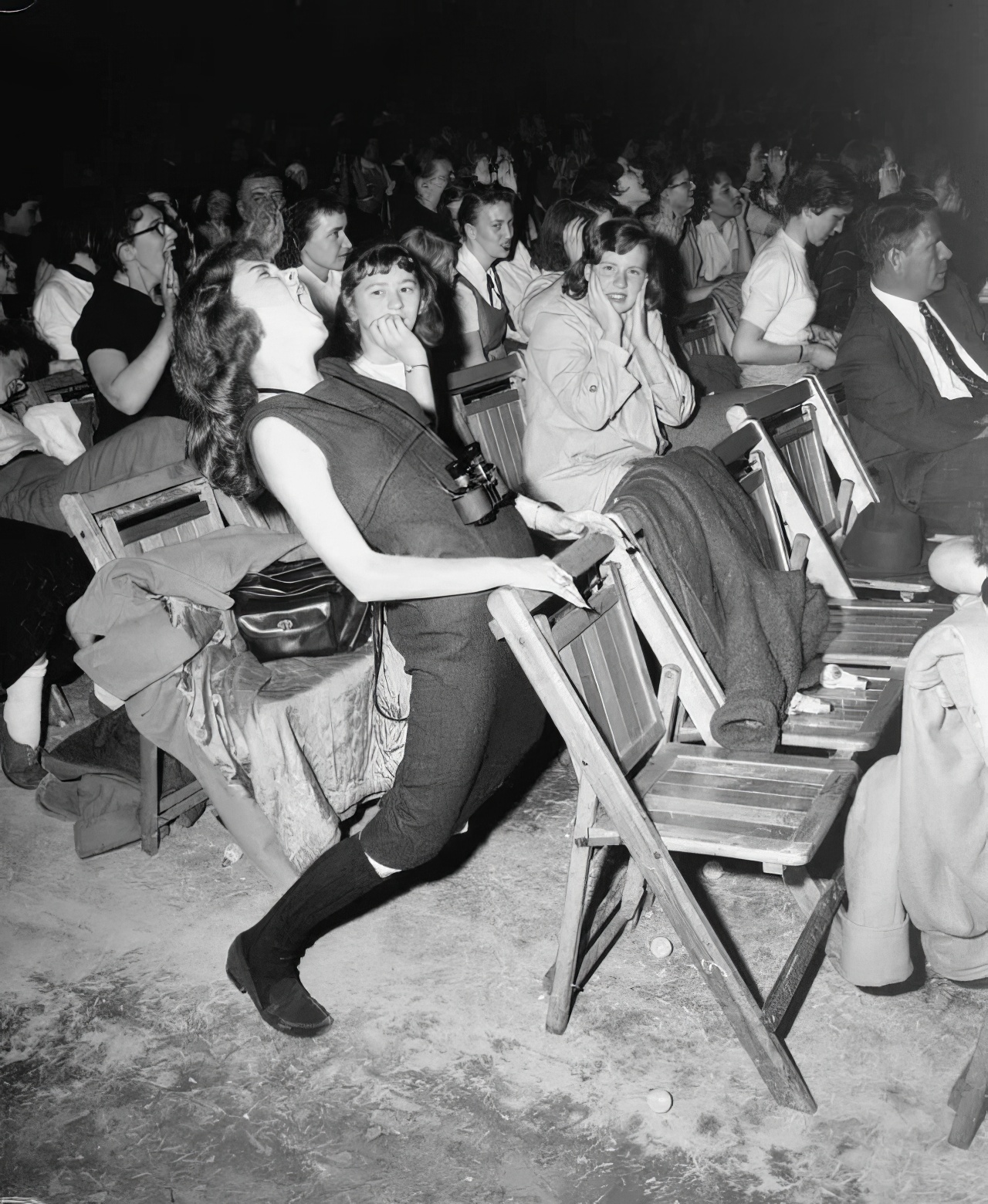 Swooning, Screaming, Crying: Vintage Photographs of Teenage Fan Girls ...