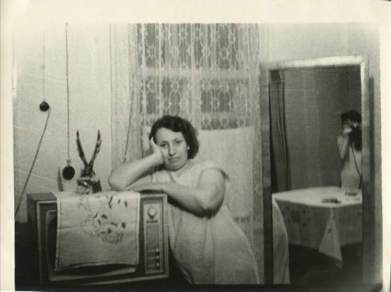 Vintage Photos of Soviets Taking Pictures with Their First Televisions ...