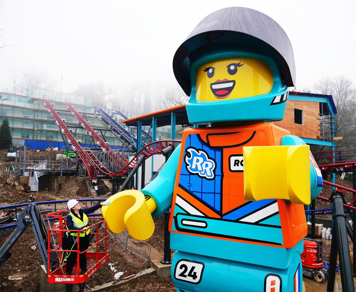 The Tallest Lego Minifigure in The World Was Unveiled at Legoland ...
