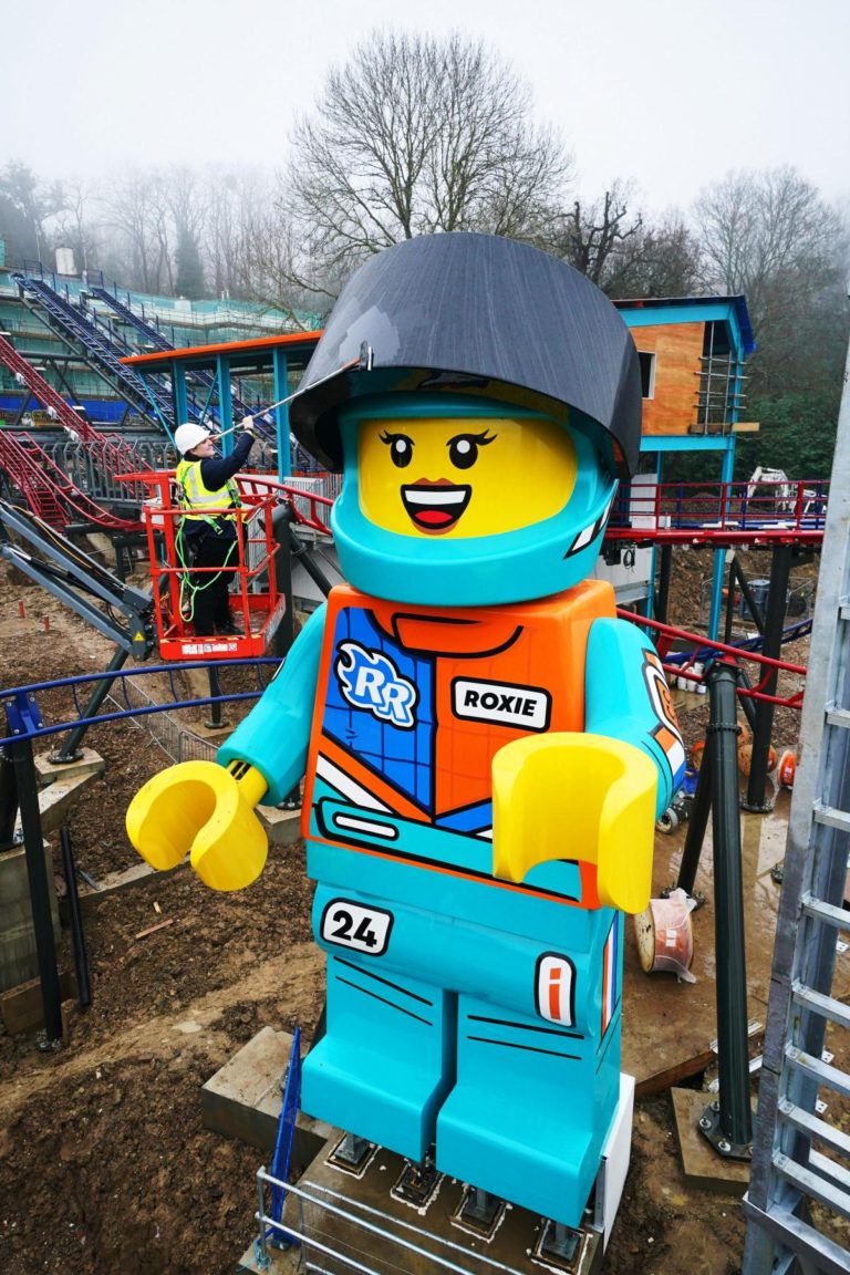 The Tallest Lego Minifigure in The World Was Unveiled at Legoland ...