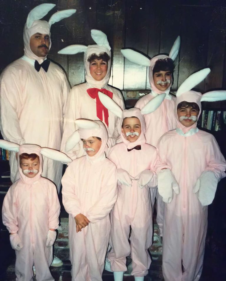 The Most Hilarious and Unsettling Easter Family Photos Ever Taken ...