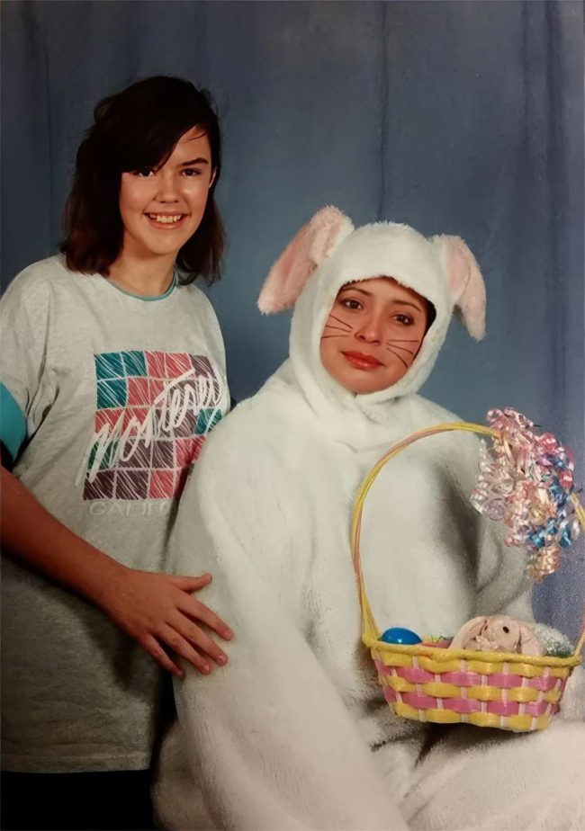 The Most Hilarious and Unsettling Easter Family Photos Ever Taken » Design You Trust — Design ...