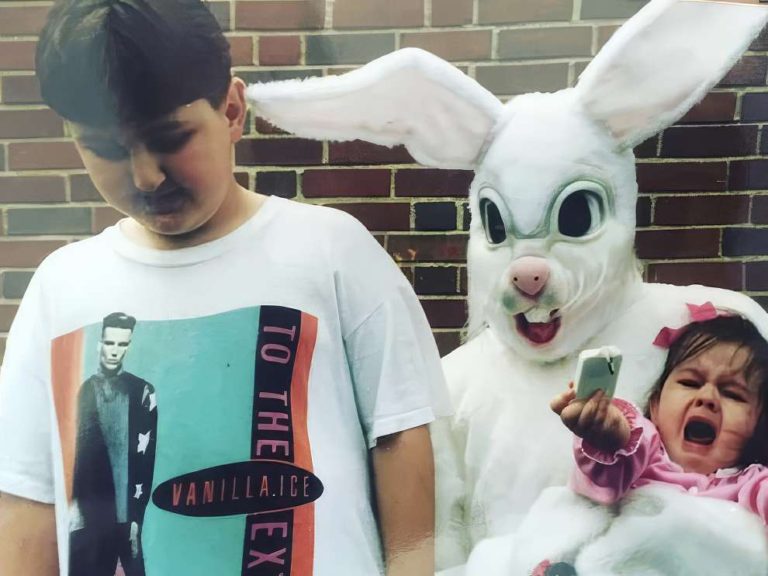 The Most Hilarious and Unsettling Easter Family Photos Ever Taken ...