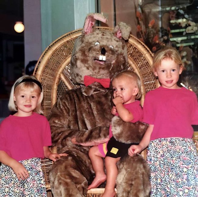 The Most Hilarious and Unsettling Easter Family Photos Ever Taken » Design You Trust — Design ...