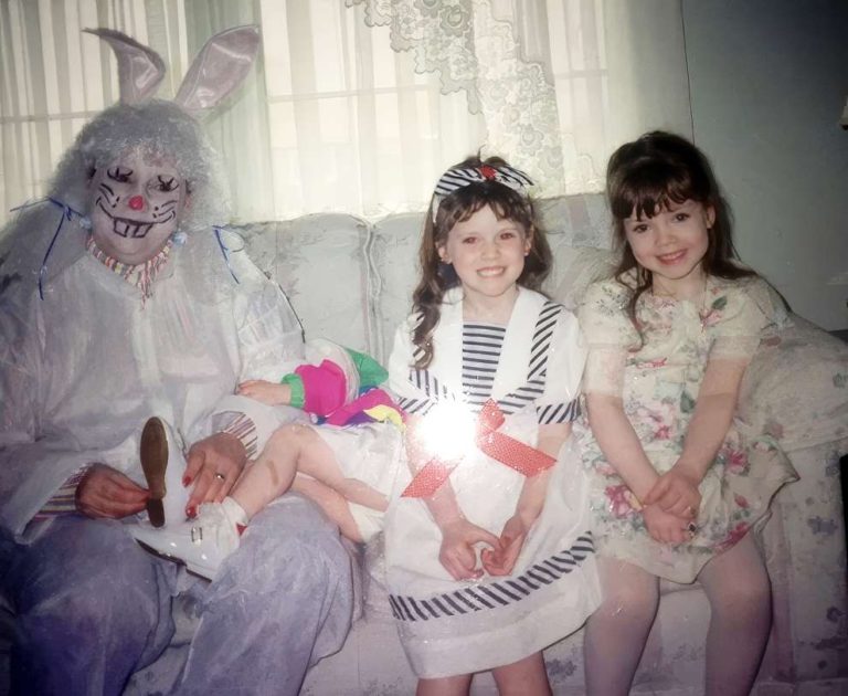 The Most Hilarious and Unsettling Easter Family Photos Ever Taken ...