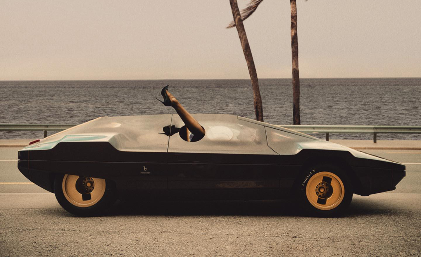 Photographer Captures Beautiful Photo Shoot of A Girl-Model and 1978 ...