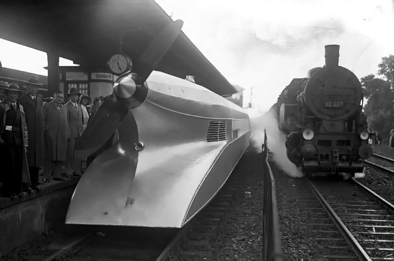 This is Schienenzeppelin, the Futuristic Train With Propeller and ...