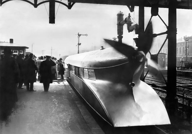 This is Schienenzeppelin, the Futuristic Train With Propeller and ...
