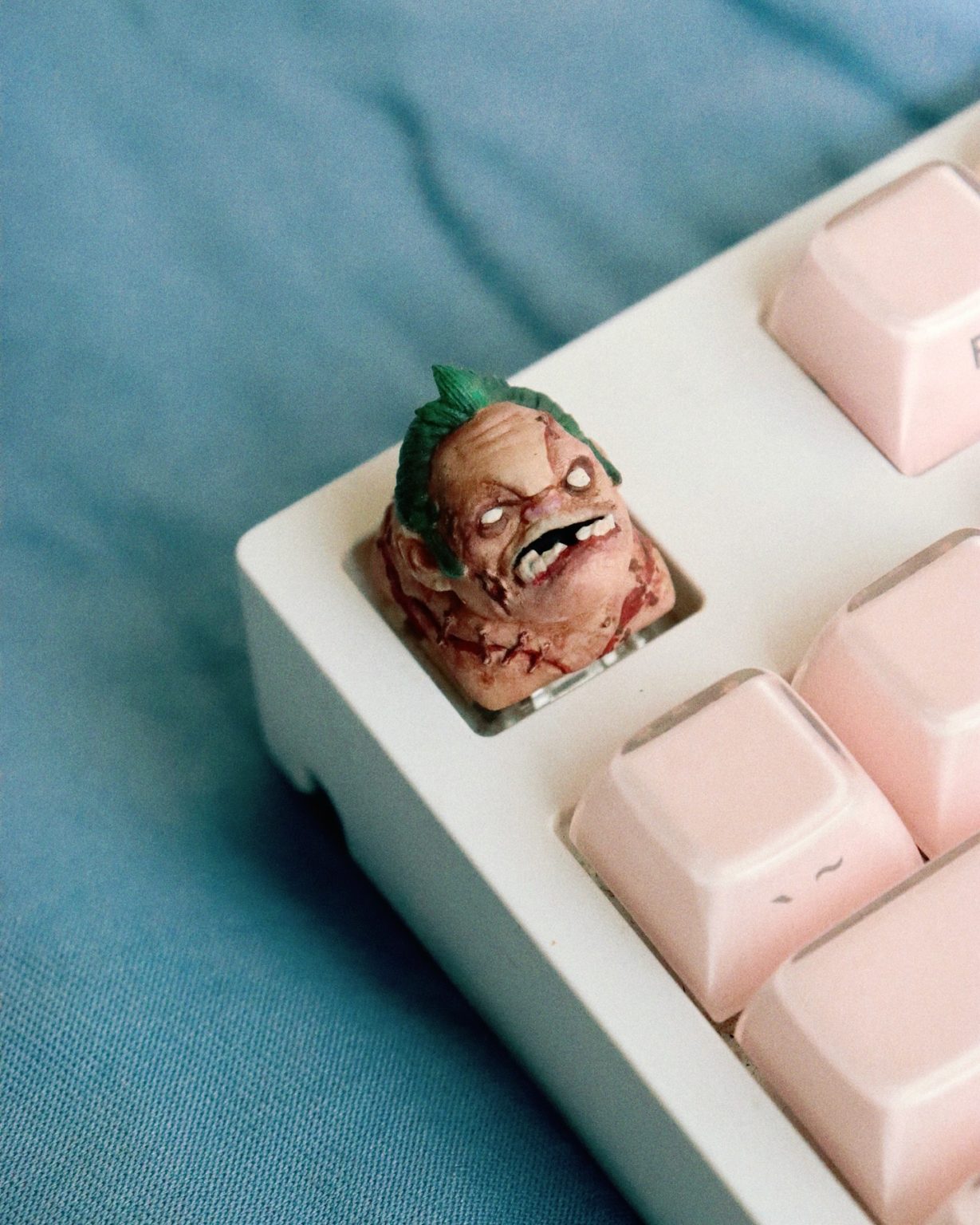This Artist Creates Amazing Detailed Keyboard Keycaps » Design You ...