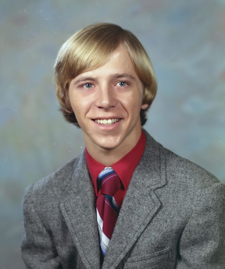 Retro Studio Portrait Photos Show What Men’s Hairstyles Looked Like in ...