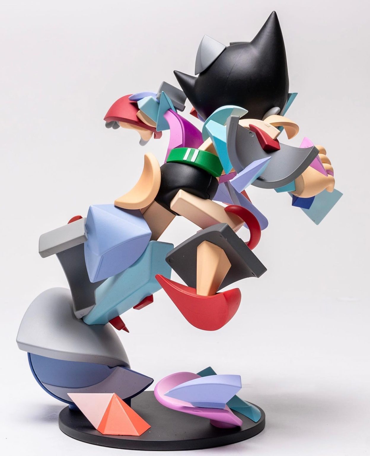 Rebuilding Nostalgia with Geometry: The Art Toys and Sculptures of ...