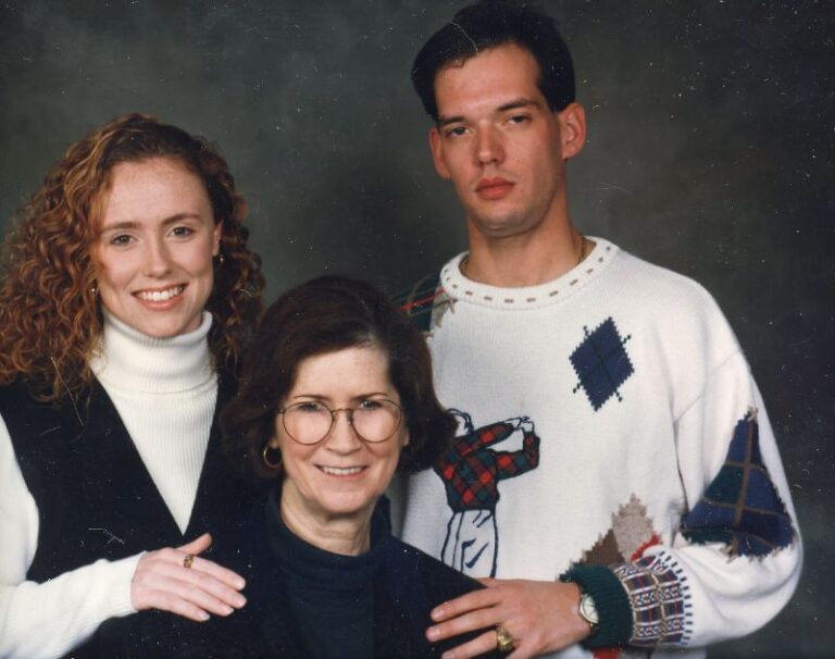 “Smile… But Not Too Much”: The Fashion and Posing of ’90s Family Photos ...