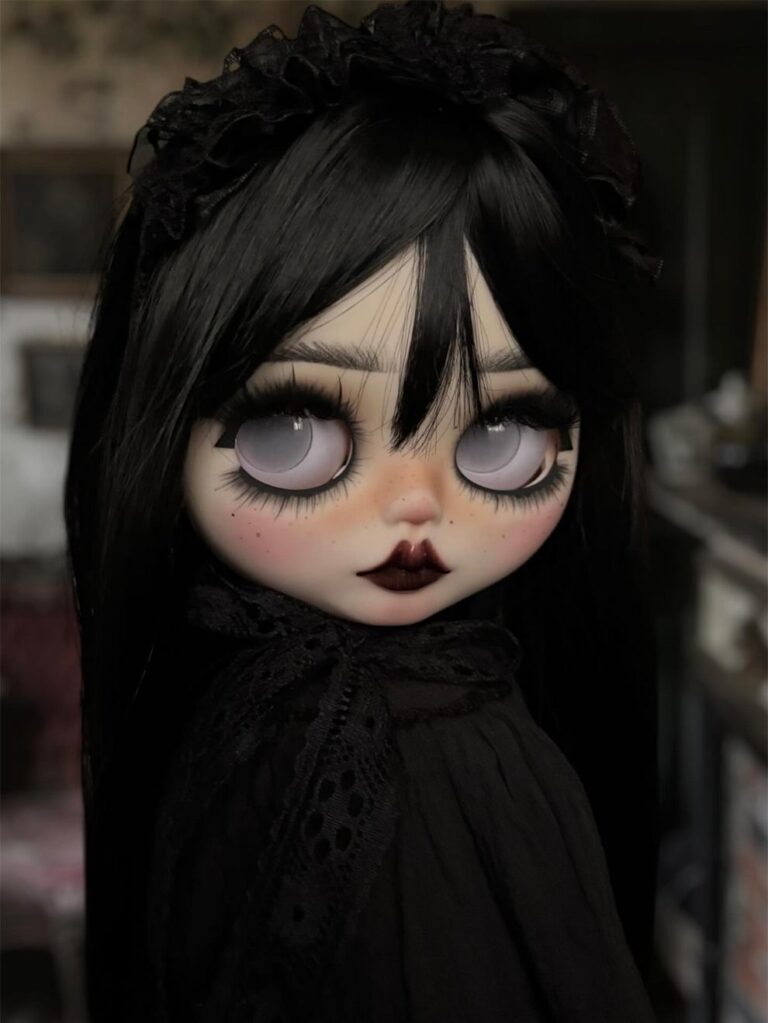 Dollhouse Oddity Turns Blythe Dolls Into Gothic, One-Of-A-Kind ...